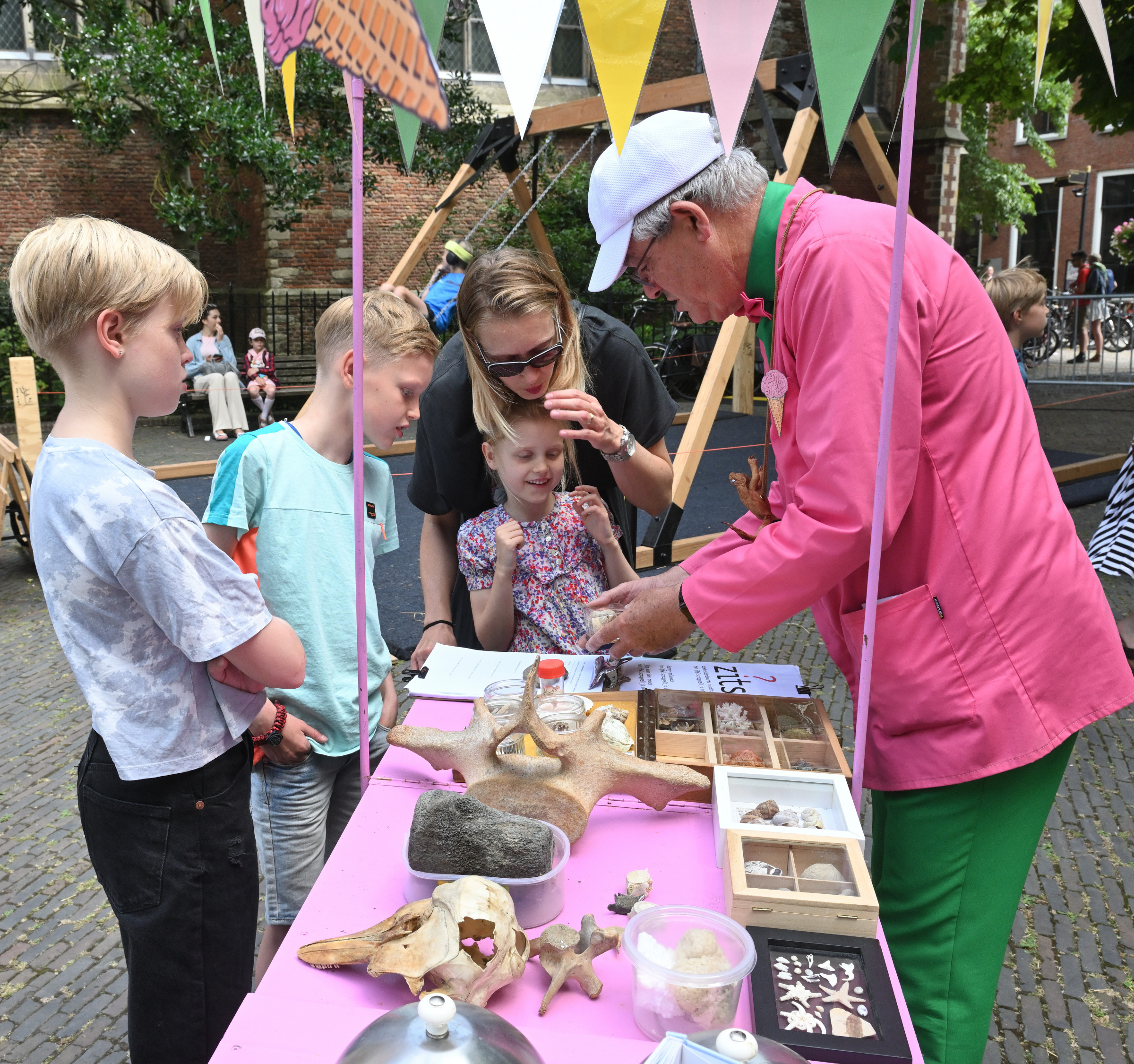 Uni-visions: Hope, Heat, and Wonder in 2075 - Leiden University